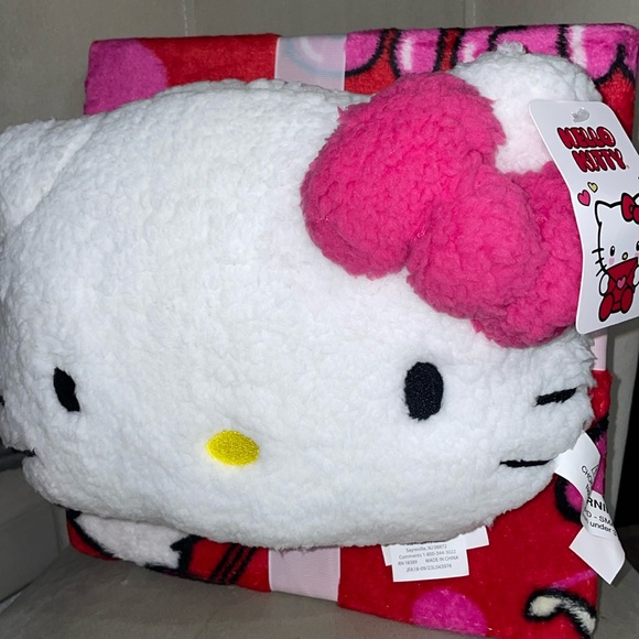Hello Kitty | Bedding | 24hr Drop Cozy Hello Kitty Blanket Pillow Set ...
